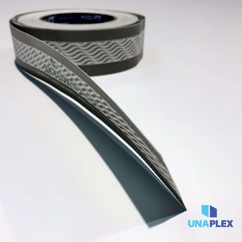 tape-open-waarmee-terrasplaten-worden-afgesloten-voor-vocht